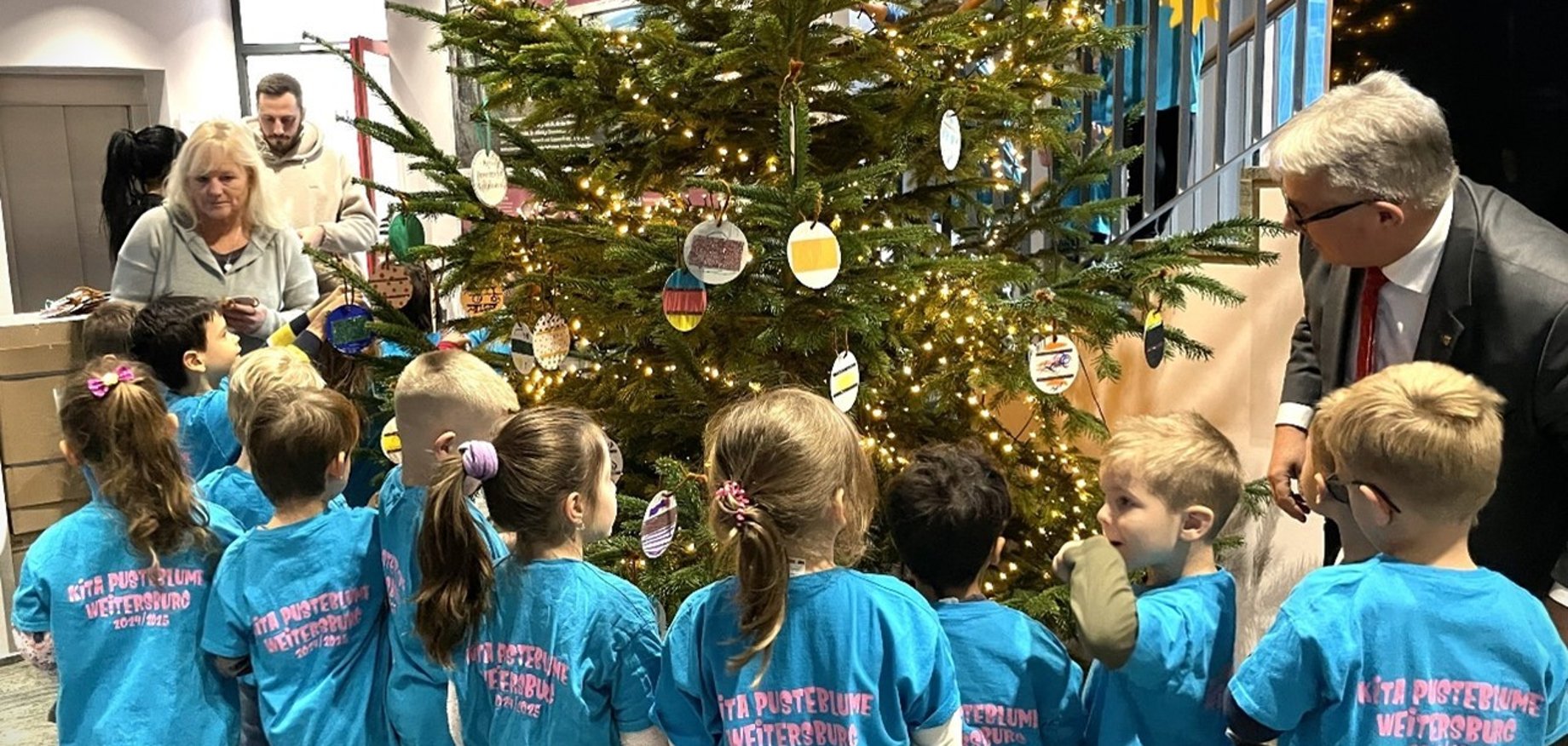 Weihnachtlichter Glanz im Rathaus der Verbandsgemeindeverwaltung ...